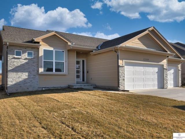 12109 Quail Dr, Bellevue, NE 68123