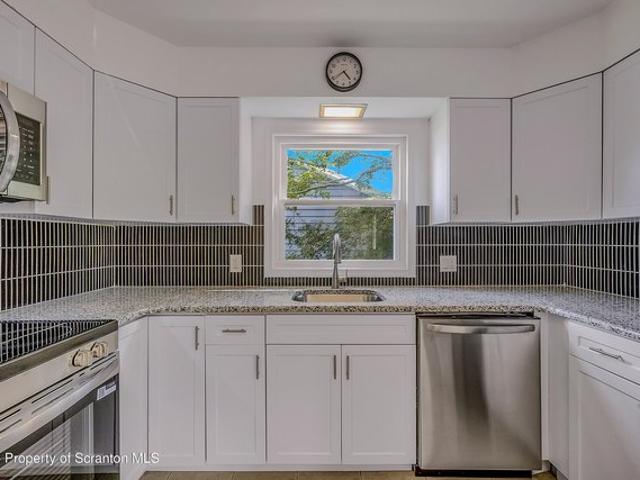 1210 Monroe Ave, Dunmore, PA 18509