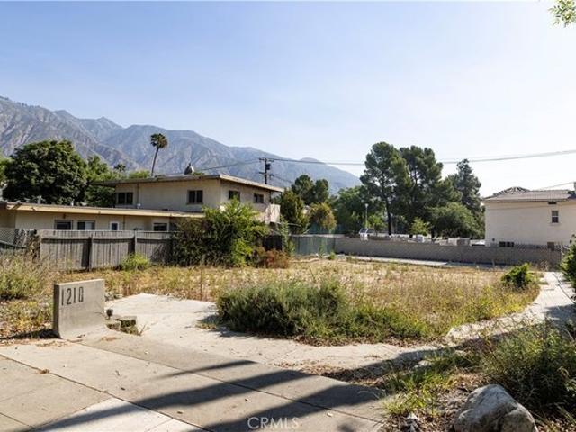1210 N Altadena Dr, Pasadena, CA 91107