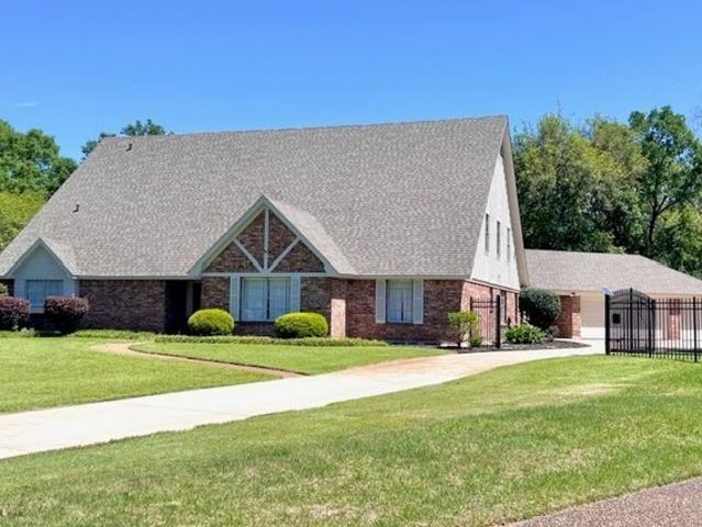 1210 Nottingham Ln, Beaumont, TX 77706