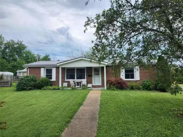 1210 Arbor Lane, Pacific, MO 63069 648369441