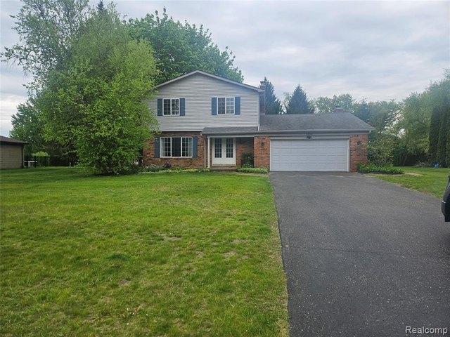 1210 Bay Rdg, Highland, MI 48356
