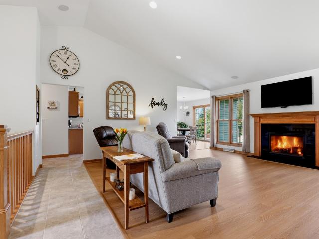 1210 Foxglove Ln