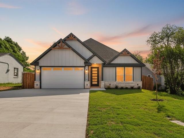 1210 Harvard St, River Oaks, TX 76114