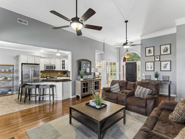 1210 Lila Dr