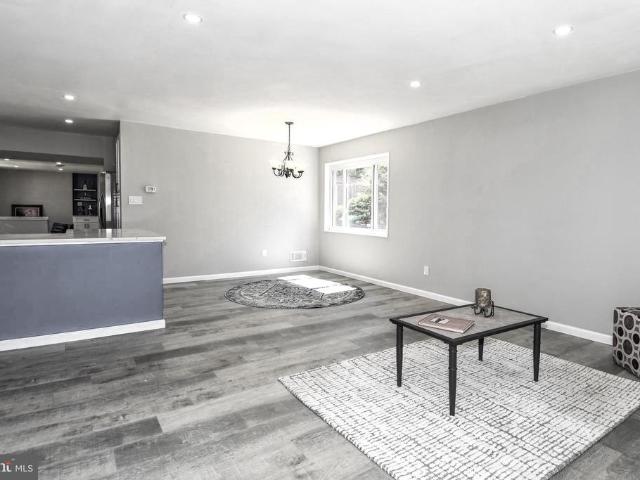 1210 Lindsay Road
