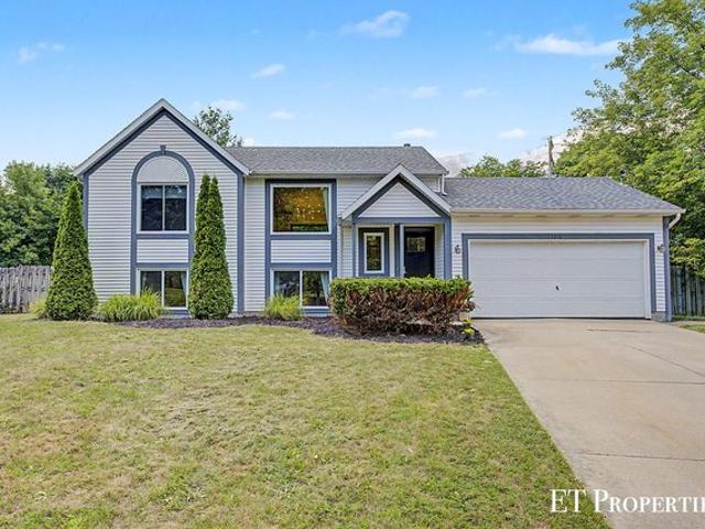 1210 Palmer Ct NE, Grand Rapids, MI 49505
