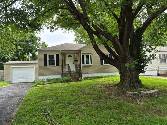1210 St Richard Dr, Florissant, MO 63031