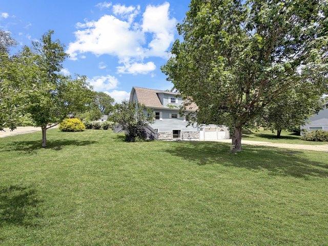 1210 Sun Vu Dr, Freeport, IL 61032