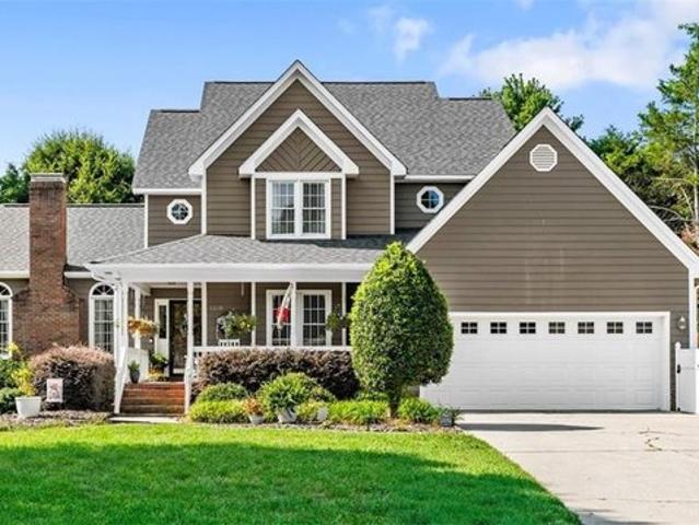 1210 Suncrest Dr, High Point, NC 27265