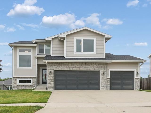 1210 S 11th St, Adel, IA 50003