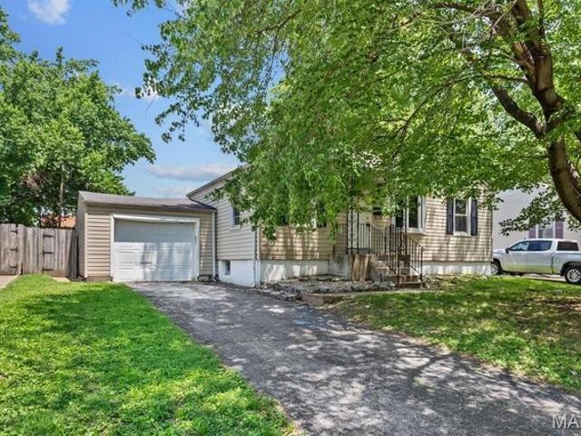 1210 Saint Richard Dr, Florissant, MO 63031