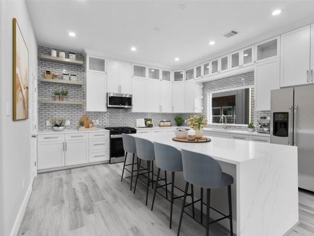 1210 W 17th St Unit E, Houston, TX 77008