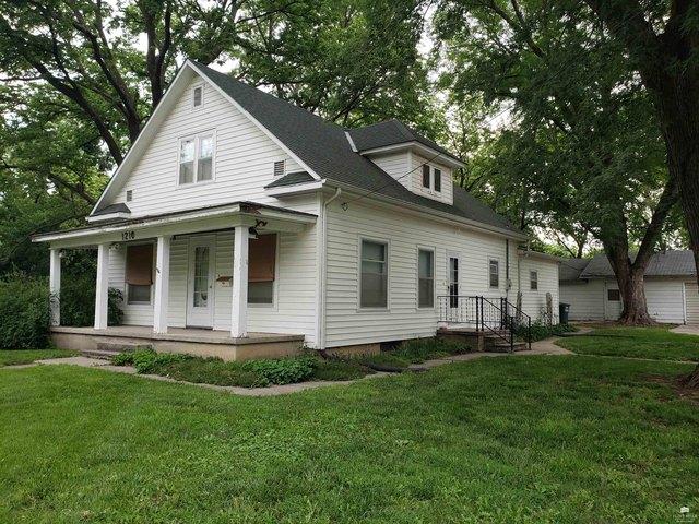 1210 3rd St, Clay Center, KS 67432