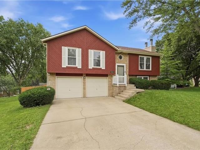 12113 W 48th Ter, Shawnee, KS 66216
