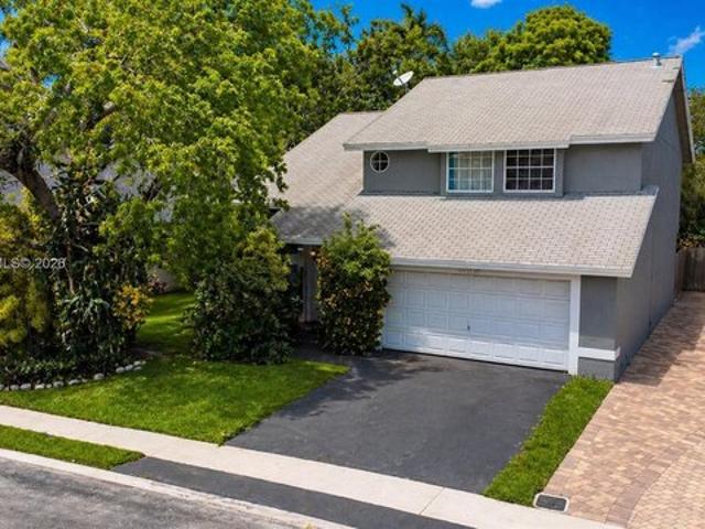 12113 NW 33rd St, Sunrise, FL 33323