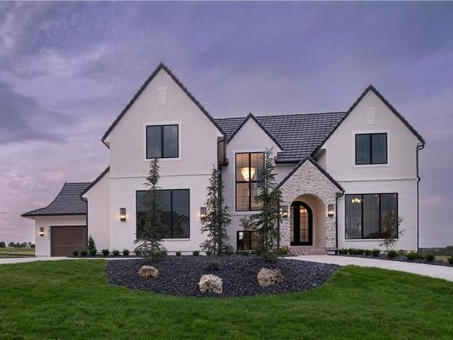 12111 W 173rd Ter, Overland Park, KS 66221