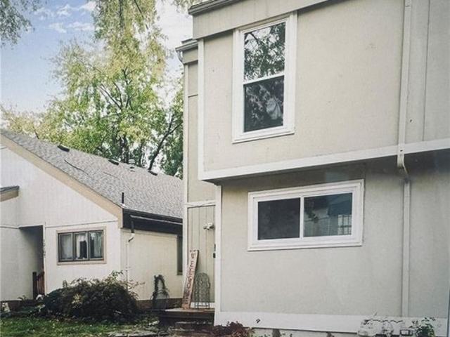12111 W 66th St, Shawnee, KS 66216