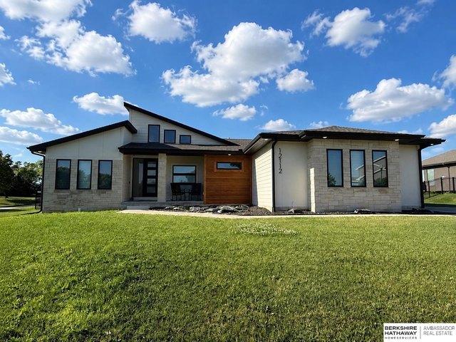 12112 Carpenter St, Papillion, NE 68046