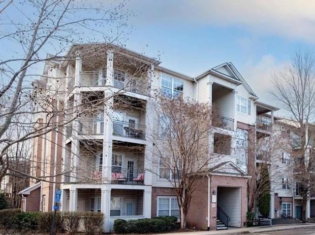 12112 Garden Grove Cir Unit 201, Fairfax, VA 22030