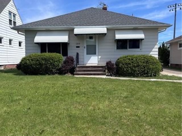 12117 Thraves Rd, Garfield Heights, OH 44125
