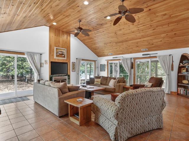 12117 Trout Ln