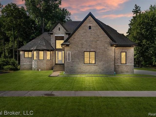 1211 Mile Rd, Shelby Township, MI 48315