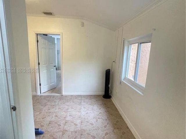 1211 NE 130th St # 1 | Charming 1 Bed Bath Home in