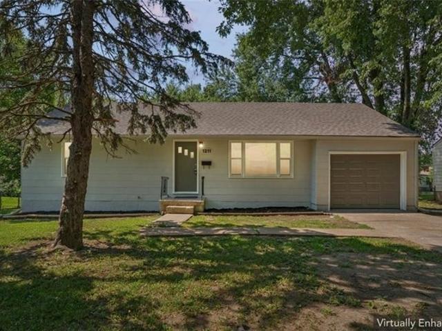 1211 NE 67th Pl, Gladstone, MO 64118