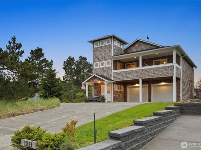 1211 Ocean Beach Blvd S, Long Beach, WA 98631
