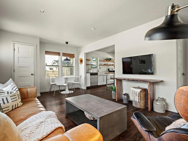1211 Alexander Ave