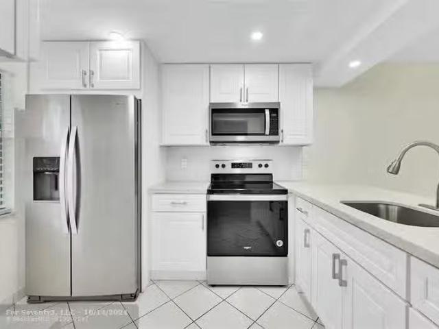 1211 BAHAMA BND APT E1, COCONUT CREEK, FL 33066 Condo/Townhome.
