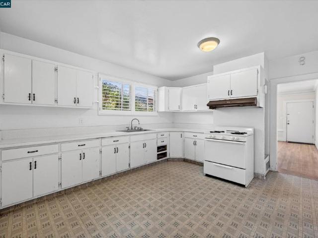 1211 Blake St