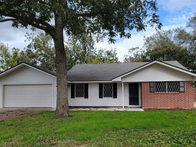 1211 Crestmont St, Wharton, TX 77488