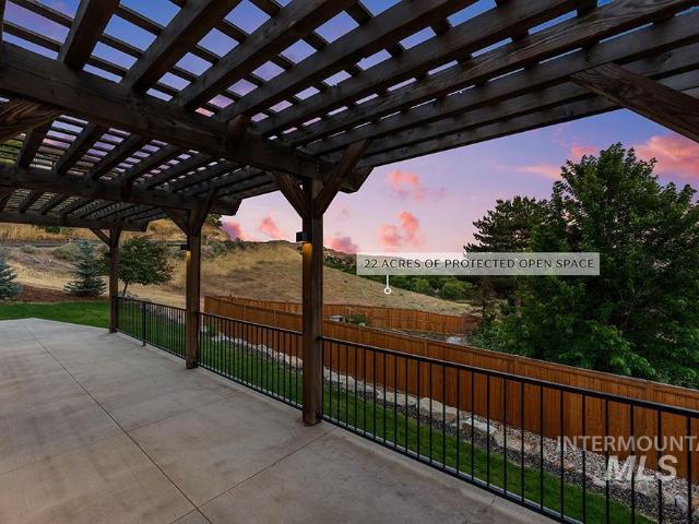 1211 E Shaw Mountain Rd