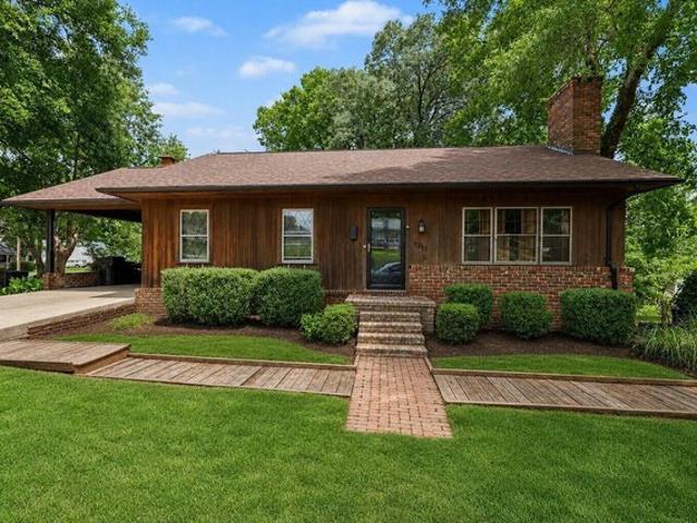 1211 E Willowbrook Dr, Burlington, NC 27215