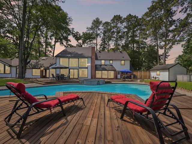 1211 Golden Bear Ln, Kingwood, TX 77339