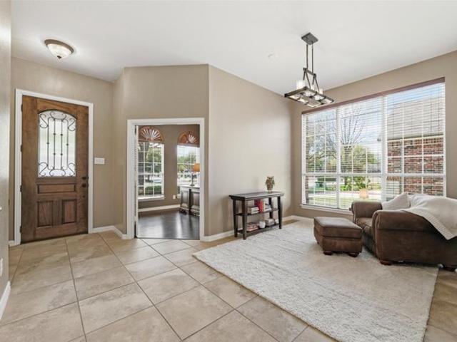 1211 Golf Club Dr, Lantana, TX 76226