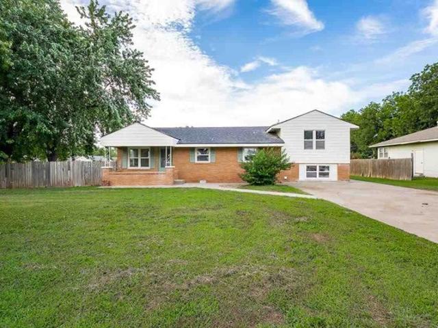 1211 Kaw St, Perry, OK 73077