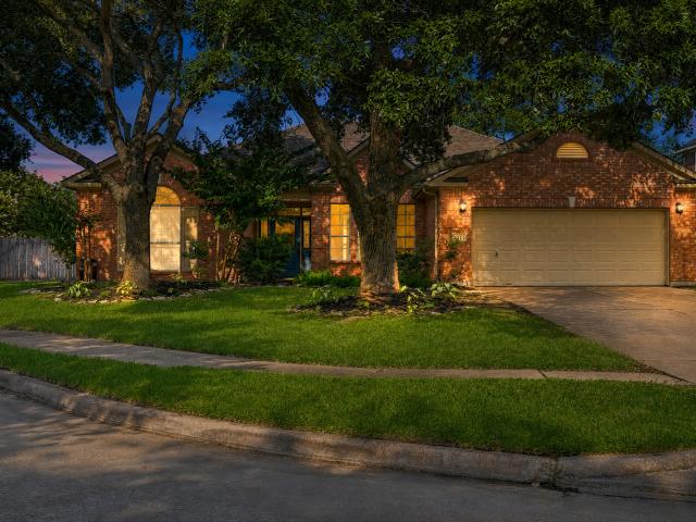 1211 Lamplight Trail Drive