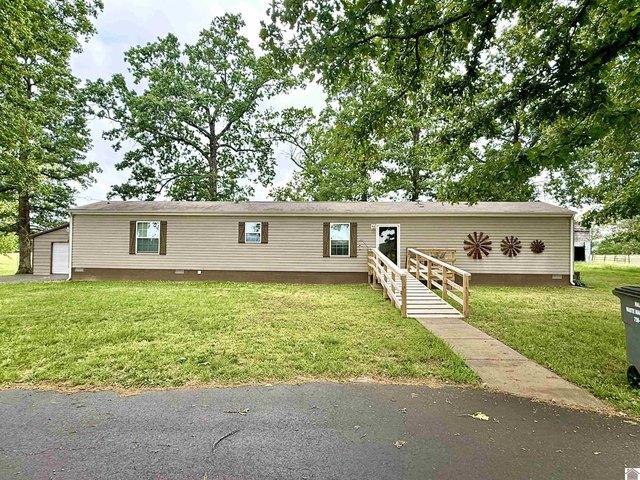 1211 Lawson Rd, Murray, KY 42071