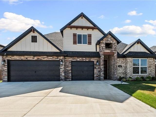 1211 Longbourn Dr, Centerton, AR 72719