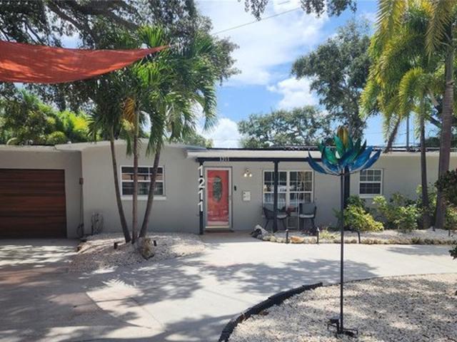 1211 Russell Dr N, Saint Petersburg, FL 33710