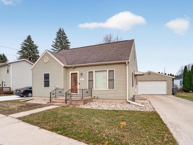 1211 River Dr, Watertown, WI 53094