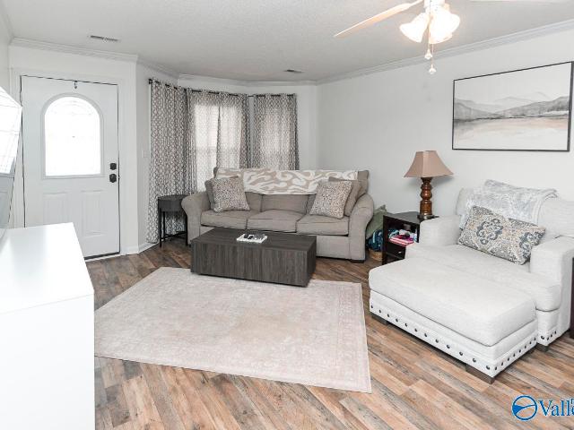 1211 SW Autumn Lane