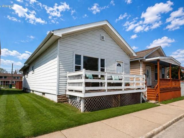 1211 S 6th St, Milwaukee, WI 53204