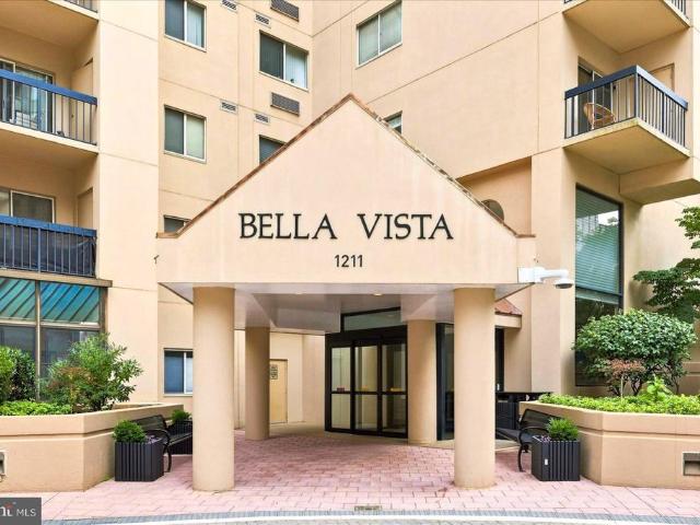 1211 S Eads Street S # 305