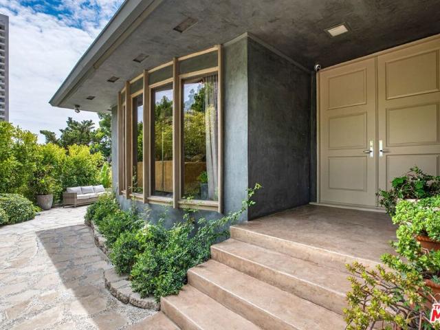 1211 Sierra Alta Way