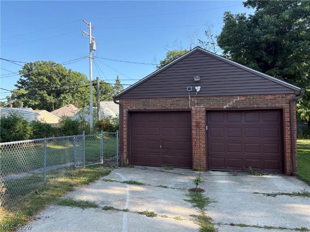 1211 Tuxedo Avenue