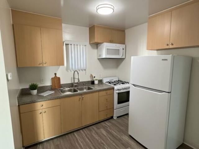 1211 W 28th Street 7